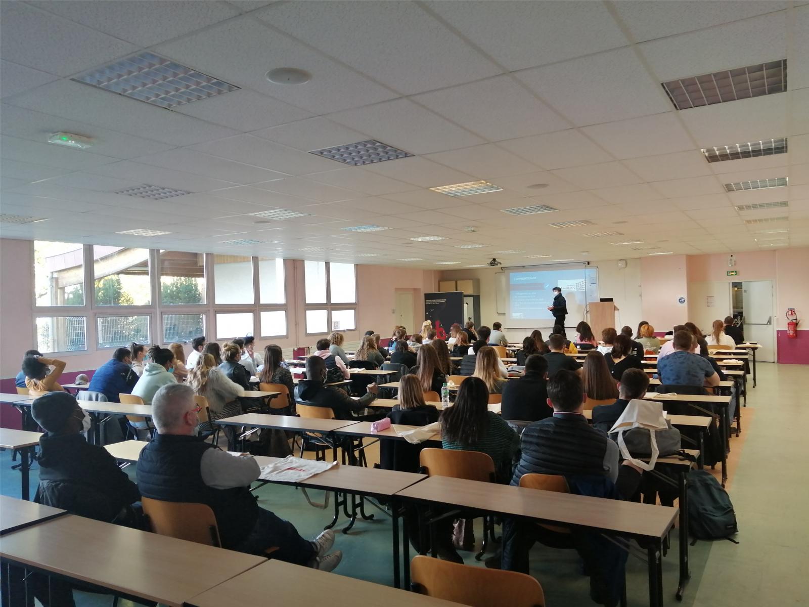 Quand les entreprises retournent sur les bancs de l’IPAC Annecy ...